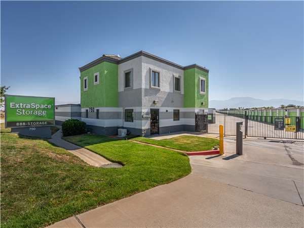 Storage Units in Hemet, CA at 660 W Acacia Ave | Extra Space Storage