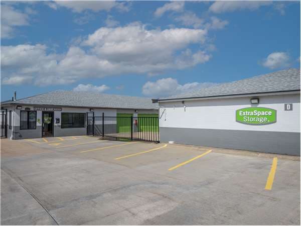 Storage Units in Euclid, OH at 1200 Babbitt Rd, Ste A | Extra Space Storage