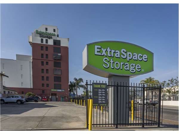 Storage Units in Los Angeles, CA at 1810 Venice Blvd | Extra Space Storage