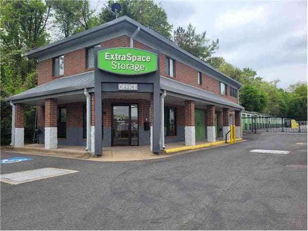 Storage Units in Mclean, VA at 1315 Beverly Rd | Extra Space Storage