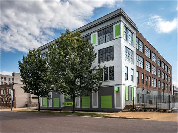 Storage Units in Belleville, IL at 2215 Lebanon Ave | Extra Space Storage