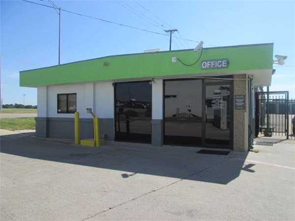 Storage Units in Arlington, TX at 2229 W Division St | Extra Space Storage