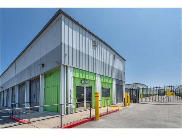 Storage Units in Alameda, CA at 2390 Mariner Square Dr | Extra Space ...