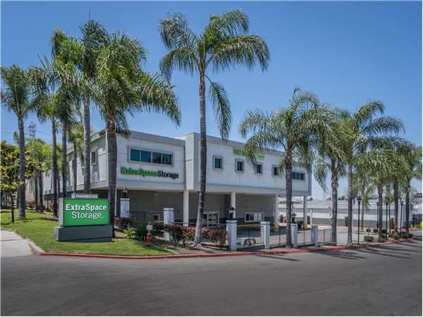 Storage Units in Cerritos, CA at 17900 Crusader Ave | Extra Space Storage