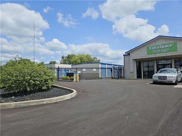 Storage Units in Fishers, IN at 11775 Brooks School Rd | Extra Space ...