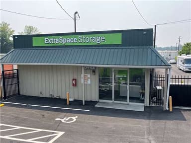 Storage Units in Charlotte, NC at 3304 Eastway Dr D | Extra Space Storage