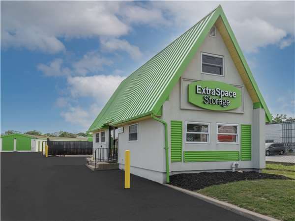 Extra Space Storage Islandia