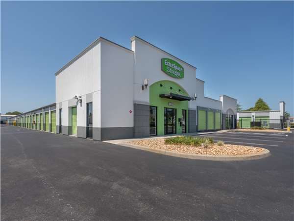 Storage Units in Pinellas Park, FL at 4750 62nd Ave N | Extra Space Storage