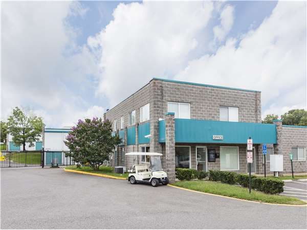 Storage Units in Chantilly, VA at 4526 Daly Dr | Extra Space Storage