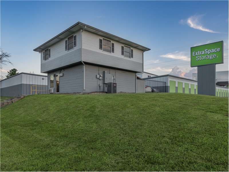 Storage Units in Overland Park, KS at 7880 Mastin Dr | Extra Space Storage