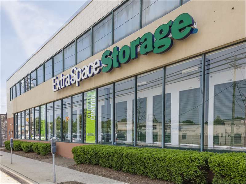 Storage Units in Valley Stream, NY at 270 W Merrick Rd | Extra Space ...