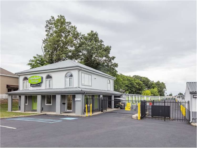 Storage Units in Parlin, NJ at 501 Cheesequake Rd | Extra Space Storage