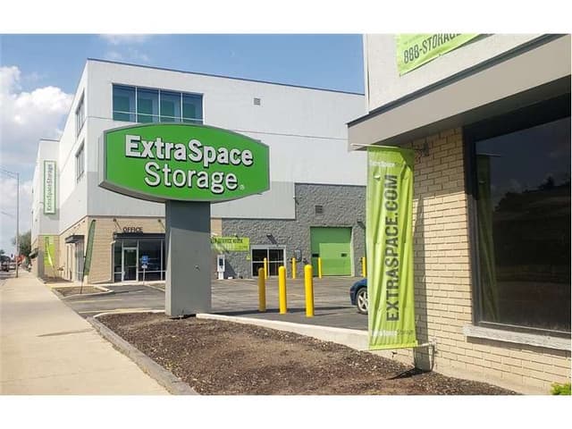 Storage Units in Berwyn, IL at 1301 Harlem Ave | Extra Space Storage