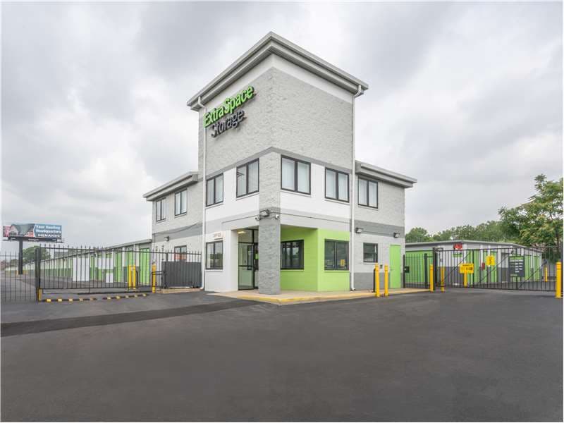 Storage Units in Chicago, IL at E 95th St | Extra Space Storage