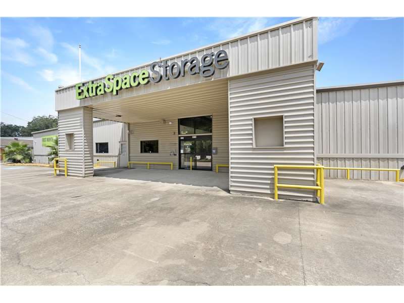Storage Units in Beaumont, TX at 6970 College St | Extra Space Storage