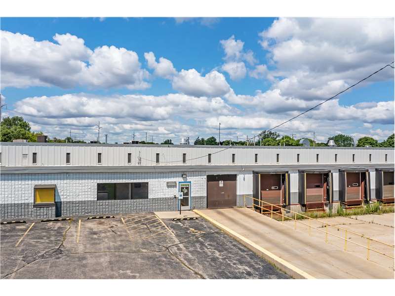 Storage Units in Milwaukee, WI at 4565 N Green Bay Ave | Extra Space ...