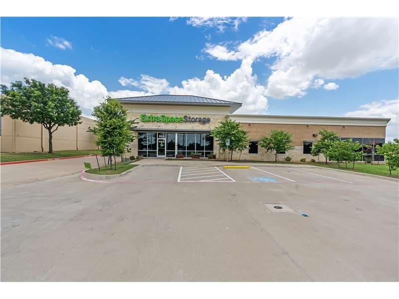 Storage Units in Cedar Hill, TX at 864 E Belt Line Rd | Extra Space Storage