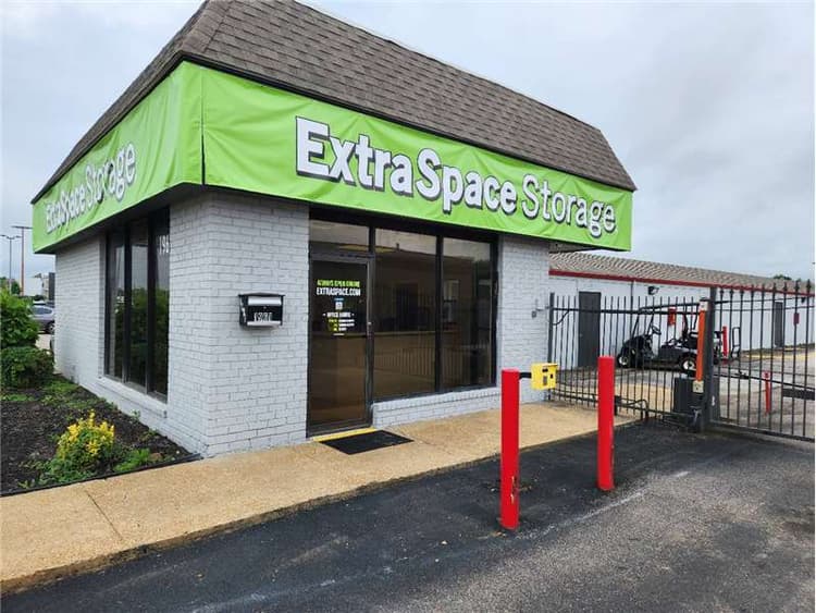 Storage Units in Memphis, TN at 1961 Covington Pike | Extra Space Storage