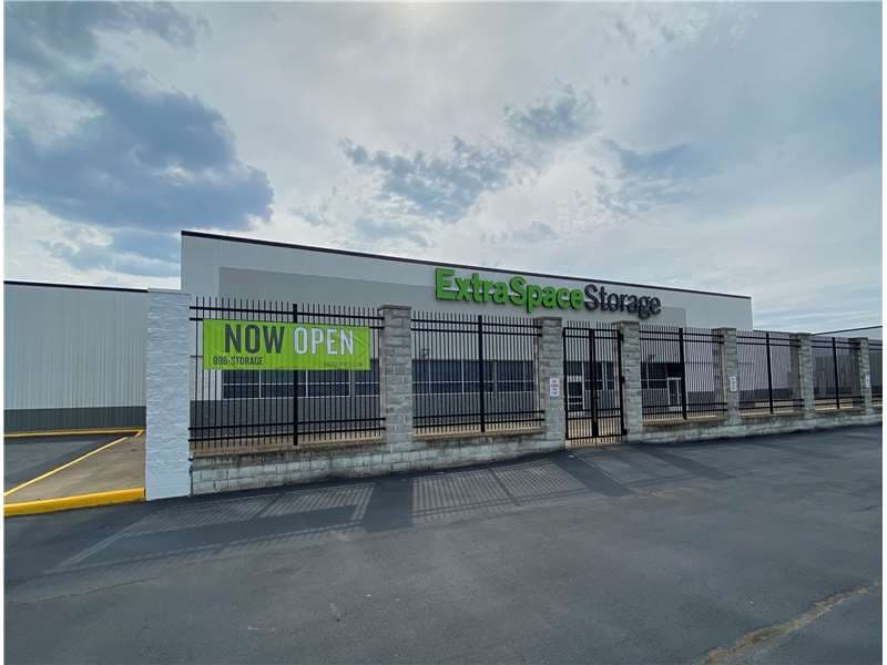 Storage Units in Euclid, OH at 1200 Babbitt Rd, Ste A | Extra Space Storage