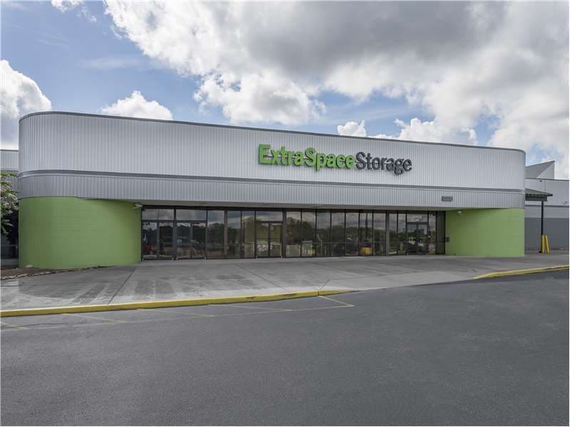 Storage Units in Columbia, SC at 2470 Decker Blvd | Extra Space Storage