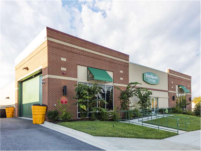 Storage Units in Brentwood, MD at 3380 Bladensburg Rd | Extra Space Storage
