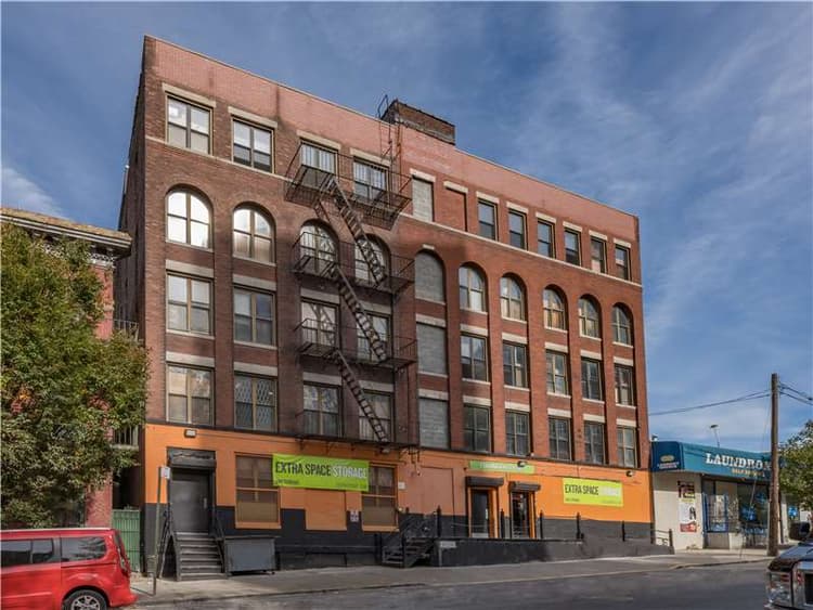 Storage Units in Bronx, NY at 601 E 137th St | Extra Space Storage