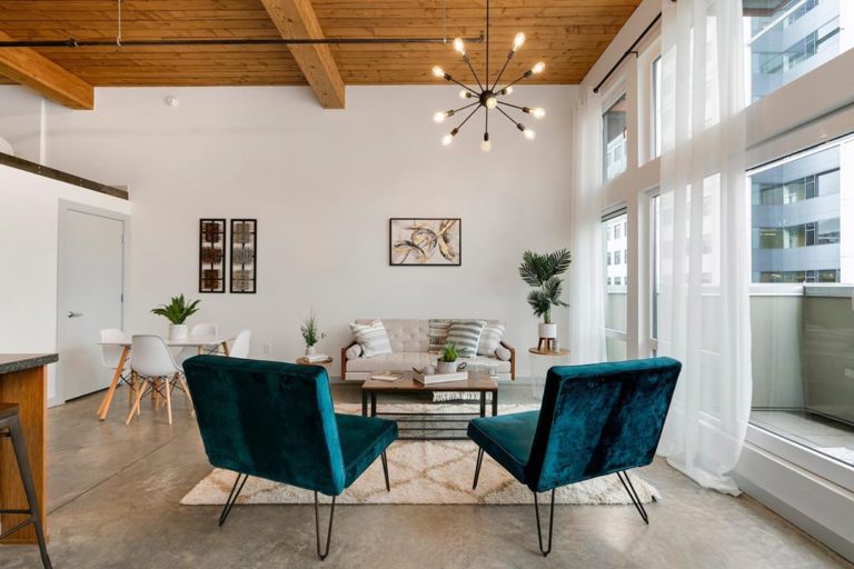 12 Home Staging Tips for Small Spaces | Extra Space Storage