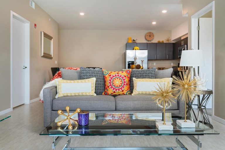 The Ultimate Temporary Housing Guide | Extra Space Storage