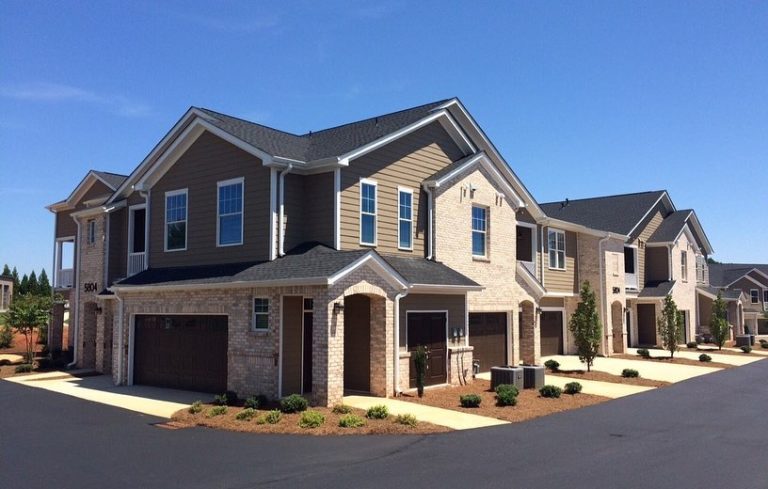 Temporary Housing: Extended Stay Hotels vs. Short-Term Rentals