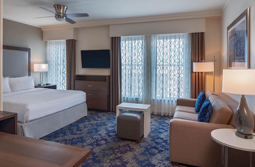 Temporary Housing: Extended Stay Hotels vs. Short-Term Rentals