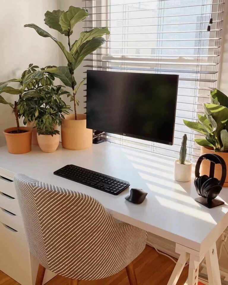 13 Home Office Ideas for Running a Business from Home | Extra Space Storage