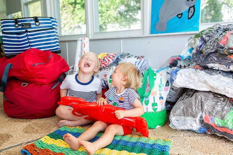14 Ways to Welcome New Neighbors to Your Neighborhood | Extra Space Storage