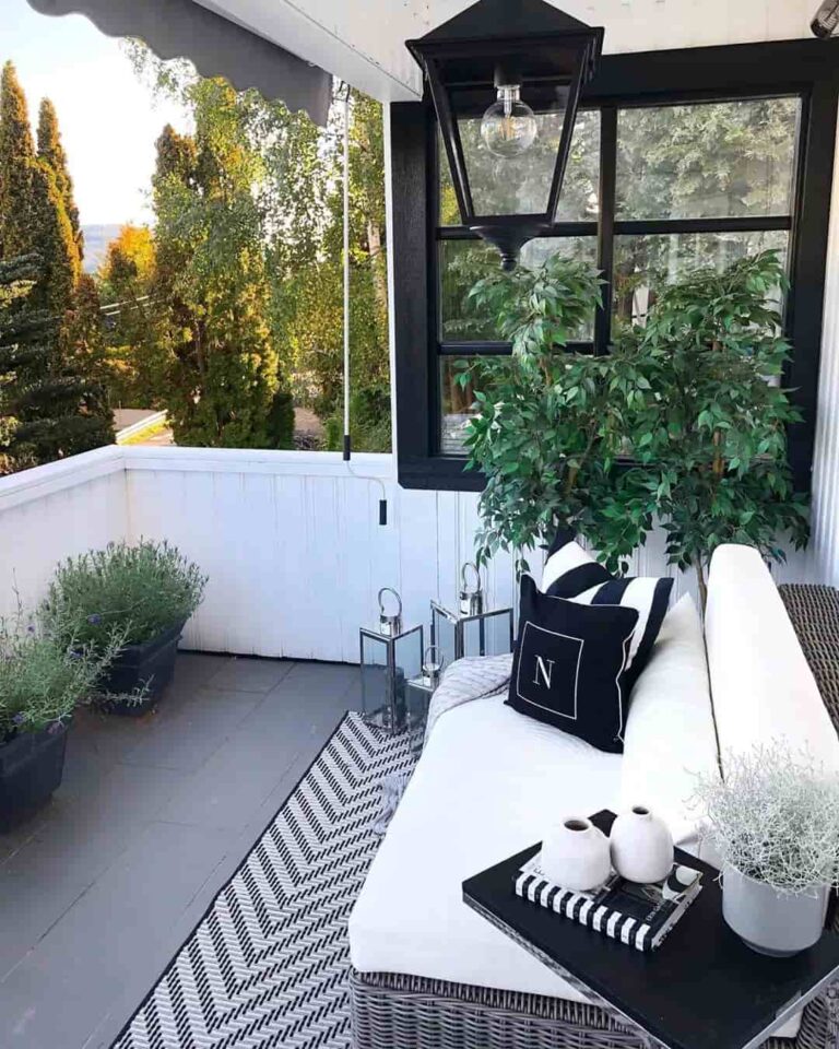 How to Create an Outdoor Living Space in a Small Backyard | Extra Space ...