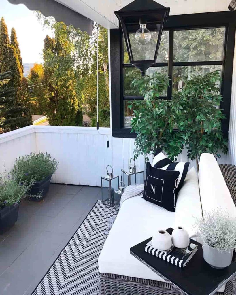 How to Create an Outdoor Living Space in a Small Backyard | Extra Space ...