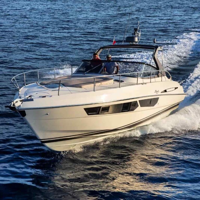 A Complete Guide to Types of Boats & Their Uses