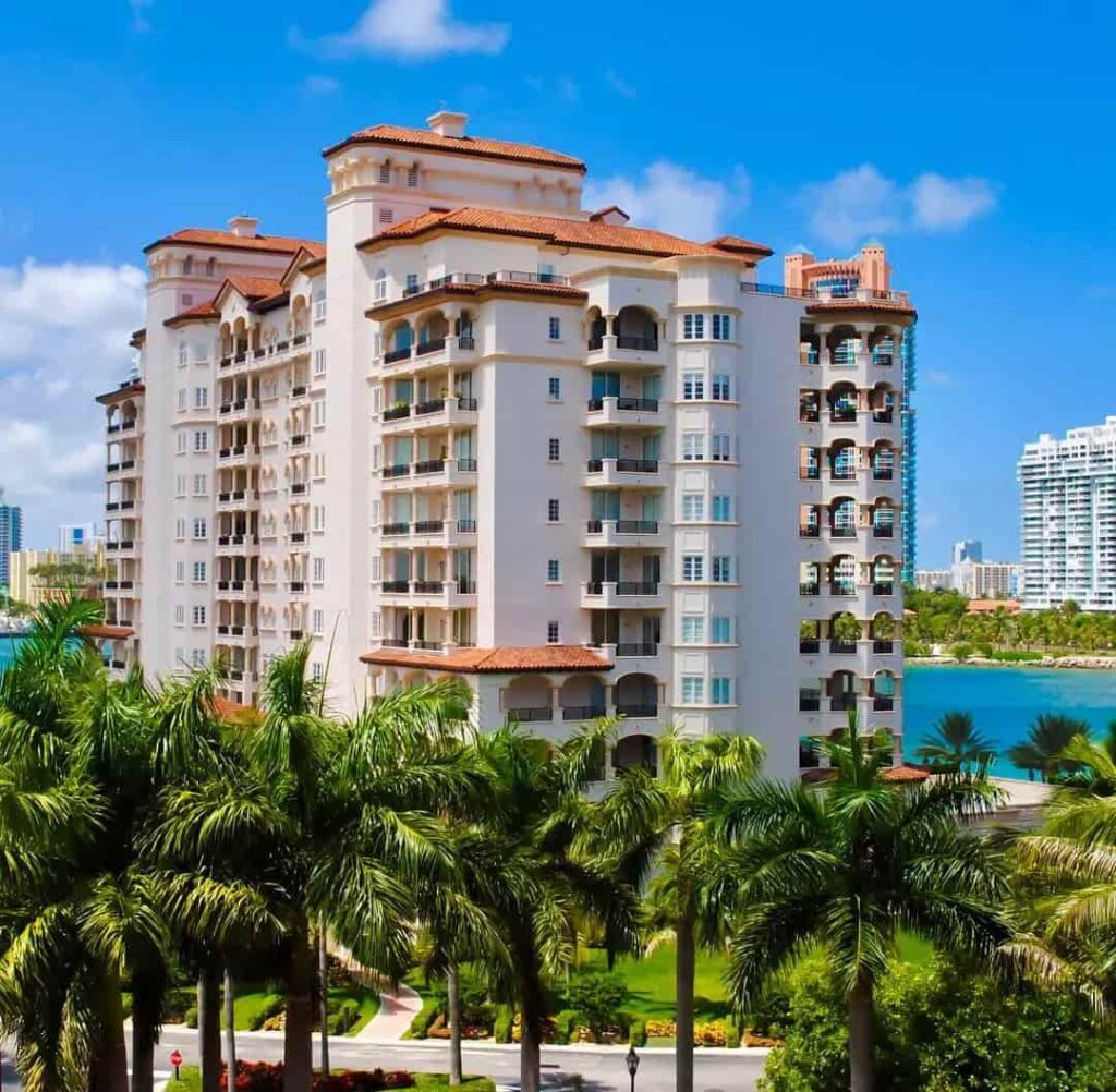 What You Need to Know About Buying a Vacation Home | Extra Space Storage