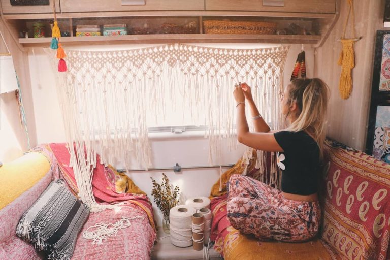 17 Van Design & Decoration Ideas for Living on the Road | Extra Space ...
