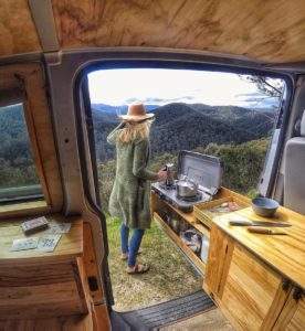 17 Van Design & Decoration Ideas for Living on the Road | Extra Space ...