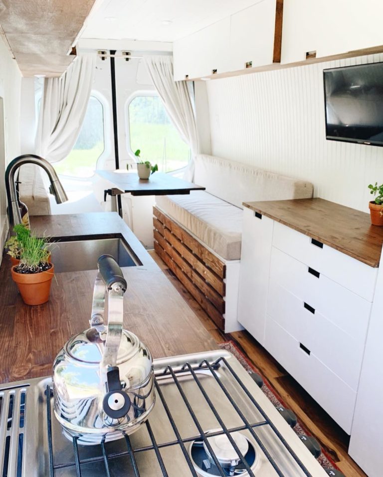Van Life Guide: Is Living in a Van Right for You? | Extra Space Storage