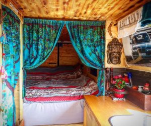 17 Van Design & Decoration Ideas for Living on the Road | Extra Space ...