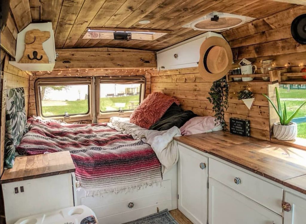 Van Dwelling: A Guide for Living on the Road | Extra Space Storage