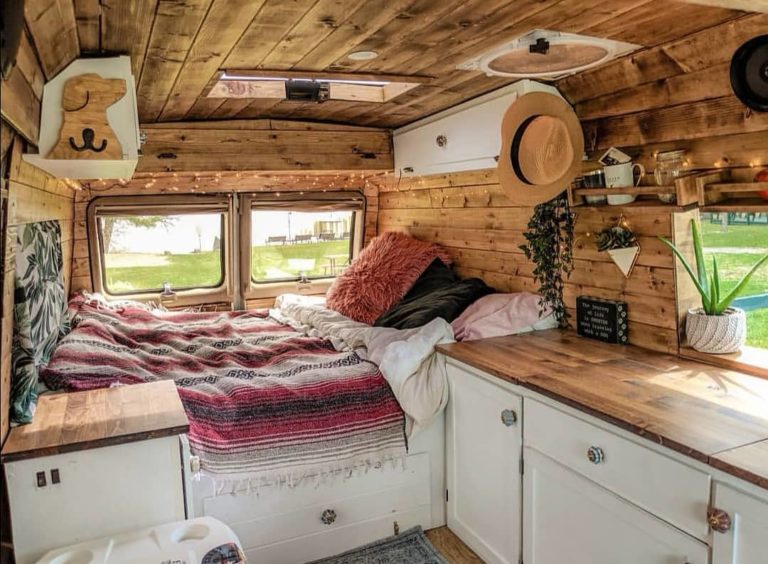 Van Dwelling: A Guide for Living on the Road | Extra Space Storage