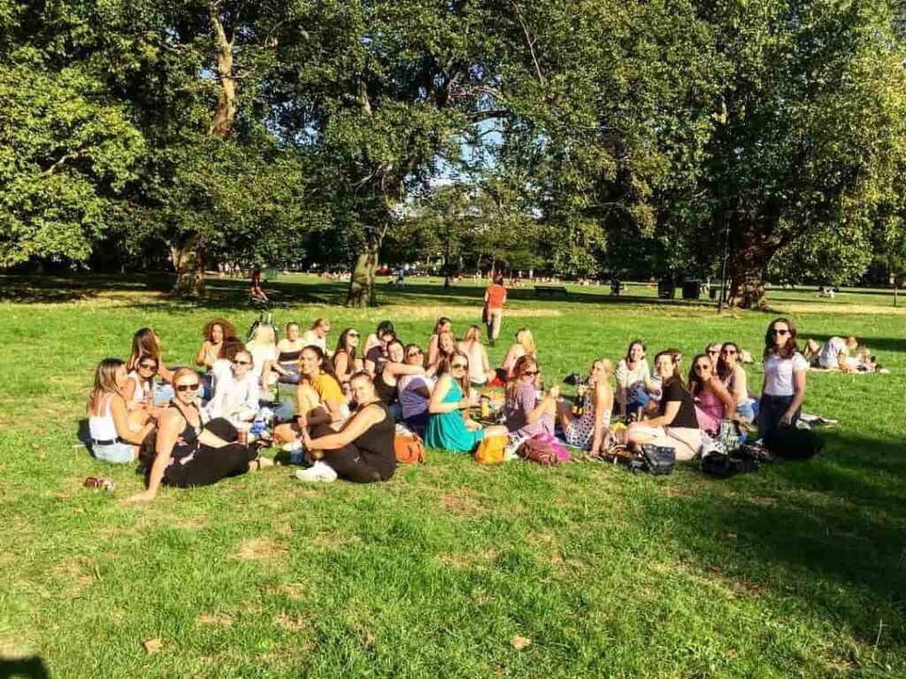 16 Tips for Living Abroad from Expats | Extra Space Storage