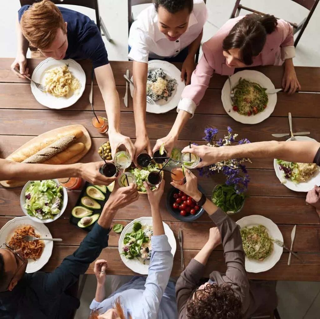 Spread Holiday Cheer: 17 Nice Things to Do for People | Extra Space Storage