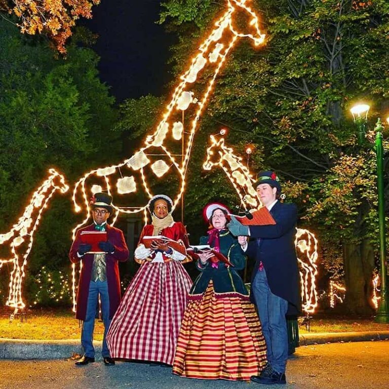 Spread Holiday Cheer: 17 Nice Things to Do for People | Extra Space Storage