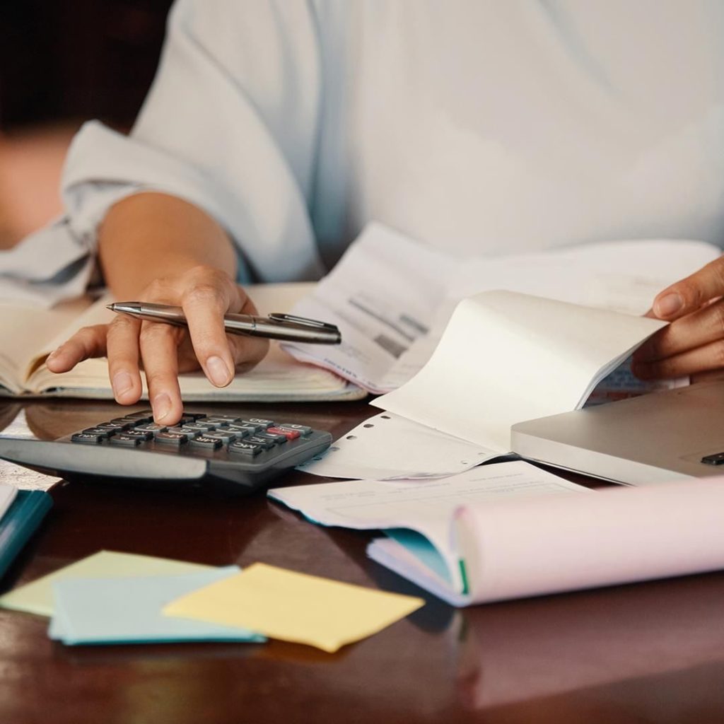 Traveling for Work? 21 Stress-Free Business Travel Tips | Extra Space ...