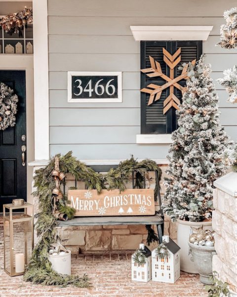 Outdoor Holiday Decor: 23 Festive Ideas for Your Home | Extra Space Storage