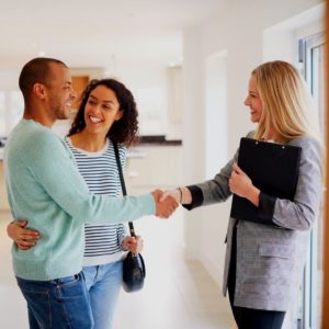 First-Time Home Buyers Guide: How to Find a Real Estate Agent | Extra Space Storage
