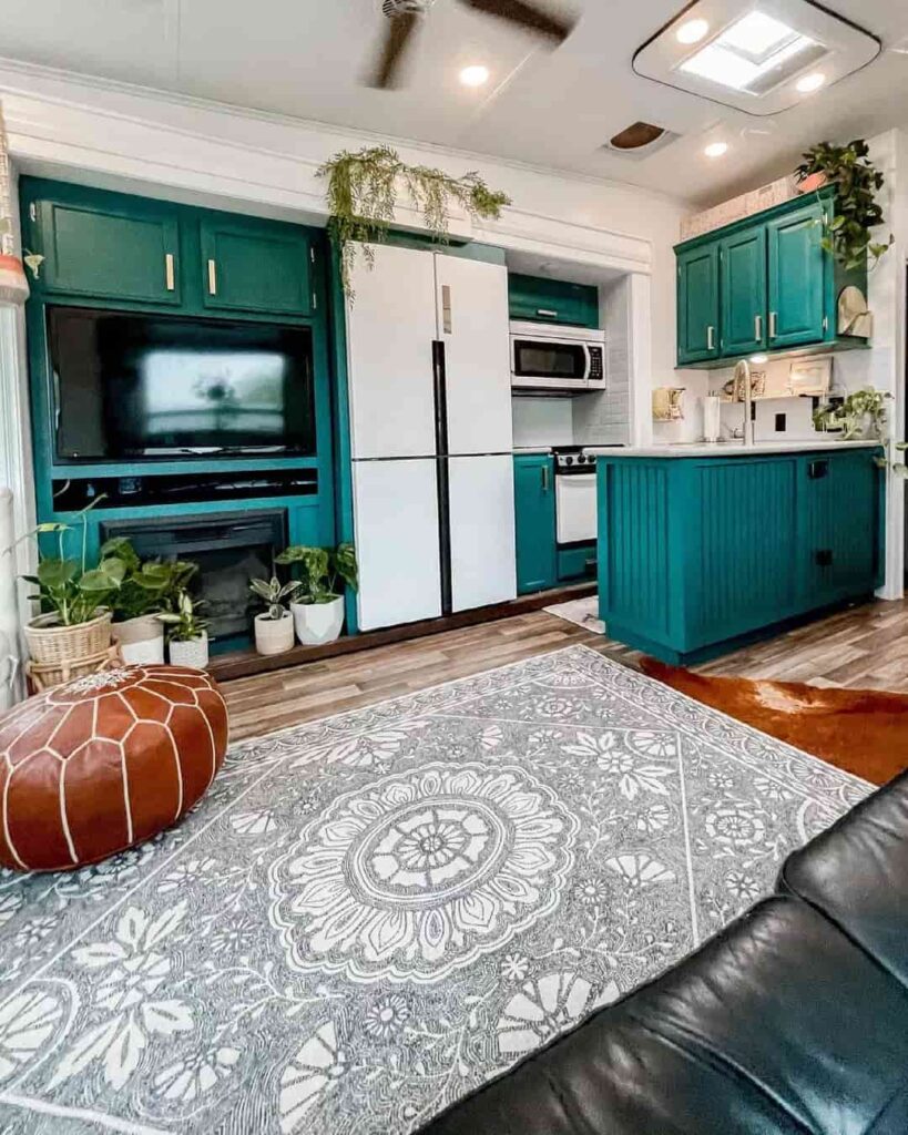 Everything You Need to Know About RV Living | Extra Space Storage