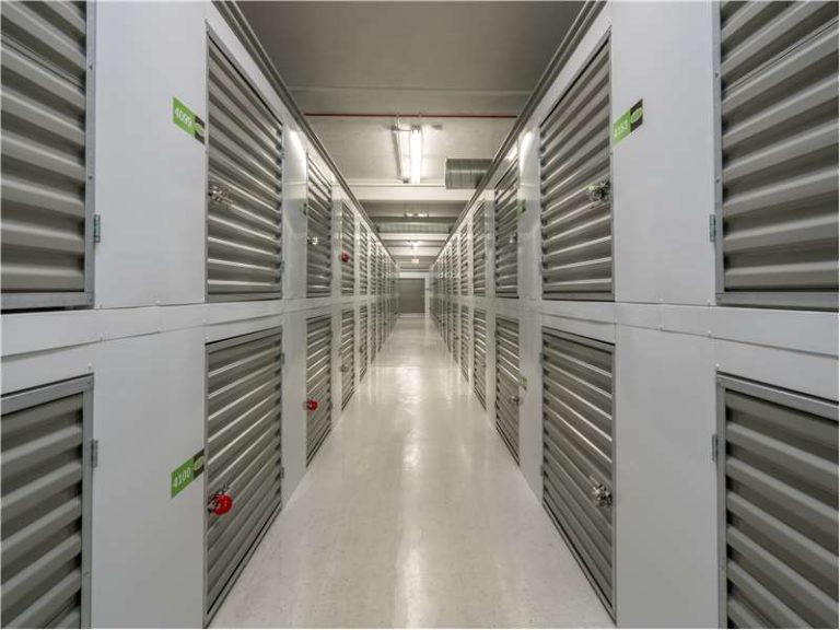 Storage Units vs. Storage Lockers: What’s the Difference?